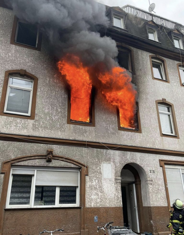 Wohnhausbrand in Ehrenbreitstein – Freiwillige Feuerwehr Koblenz Einheit Rübenach